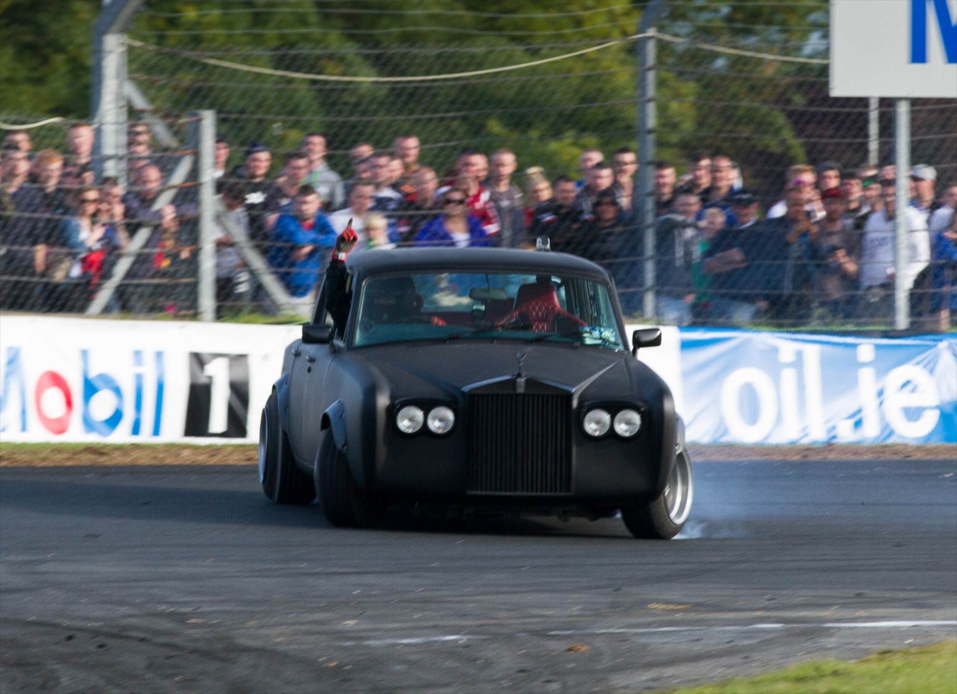 Μια Rolls Royce που έγινε drift car (video) - Έχουμε δει πολλά περίεργα ...