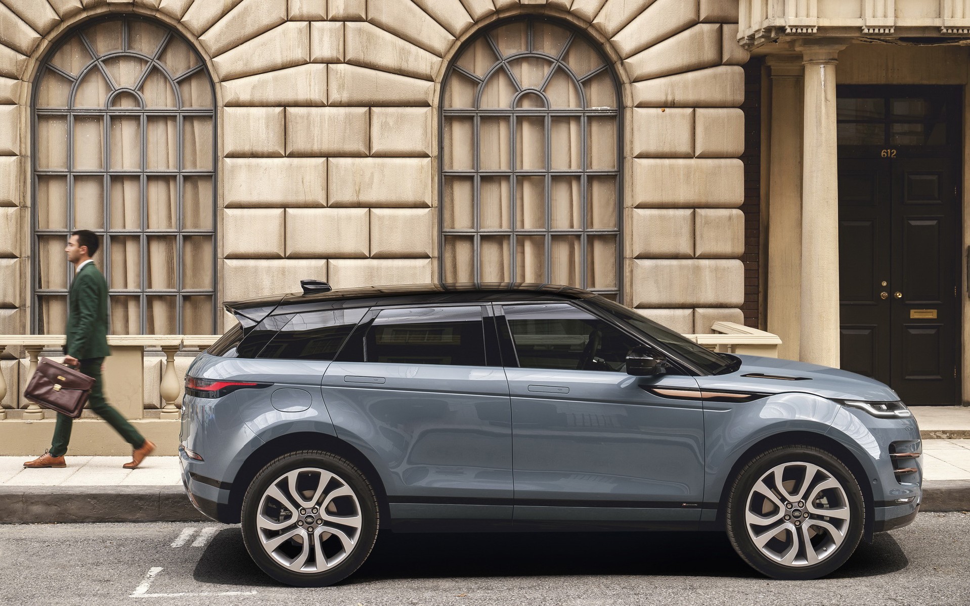 RANGE ROVER EVOQUE. ΕΚΛΕΠΤΥΣΜΕΝΗ ΓΟΗΤΕΙΑ. - Μοντέρνα αισθητική ...