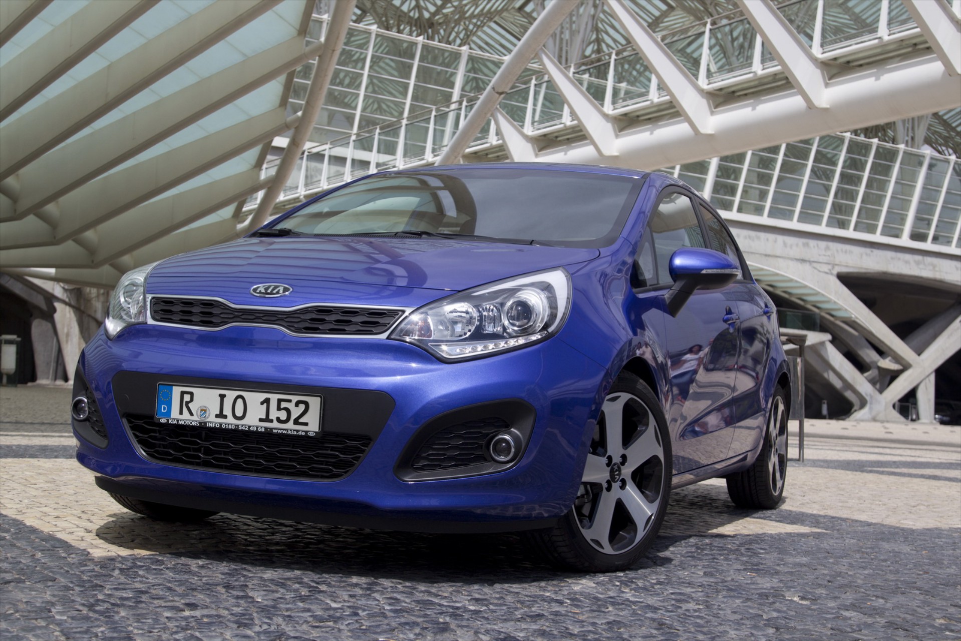 Kia Rio 1.4 - Το νέο Rio έρχεται να χορέψει samba τον ανταγωνισμό της ...