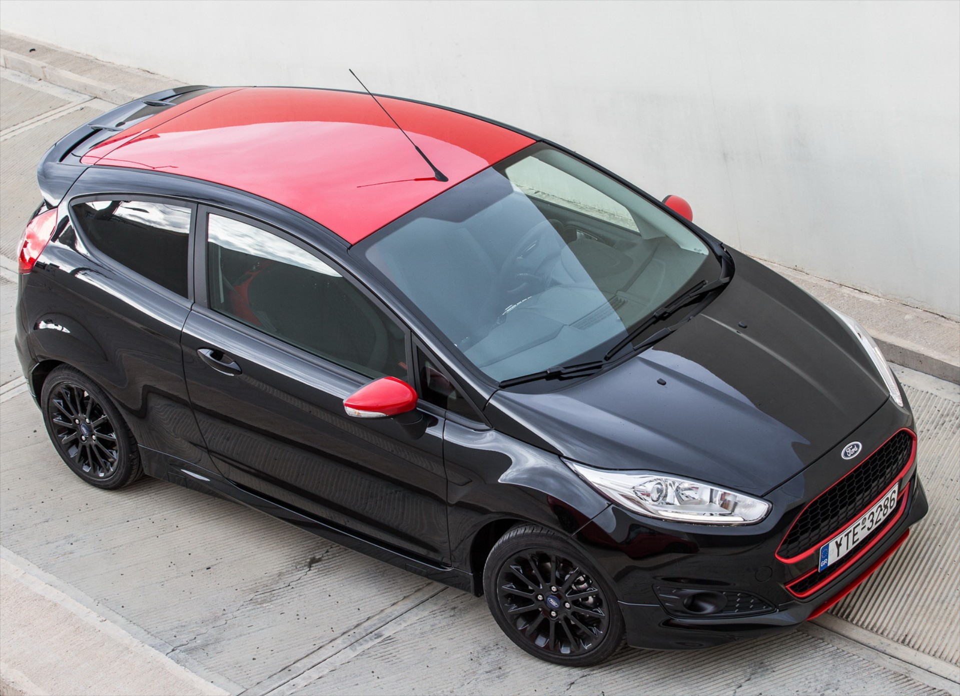 Ford Fiesta Red & Black: Red OR Black ? - 1.000άρια με 140 ίππους και ...